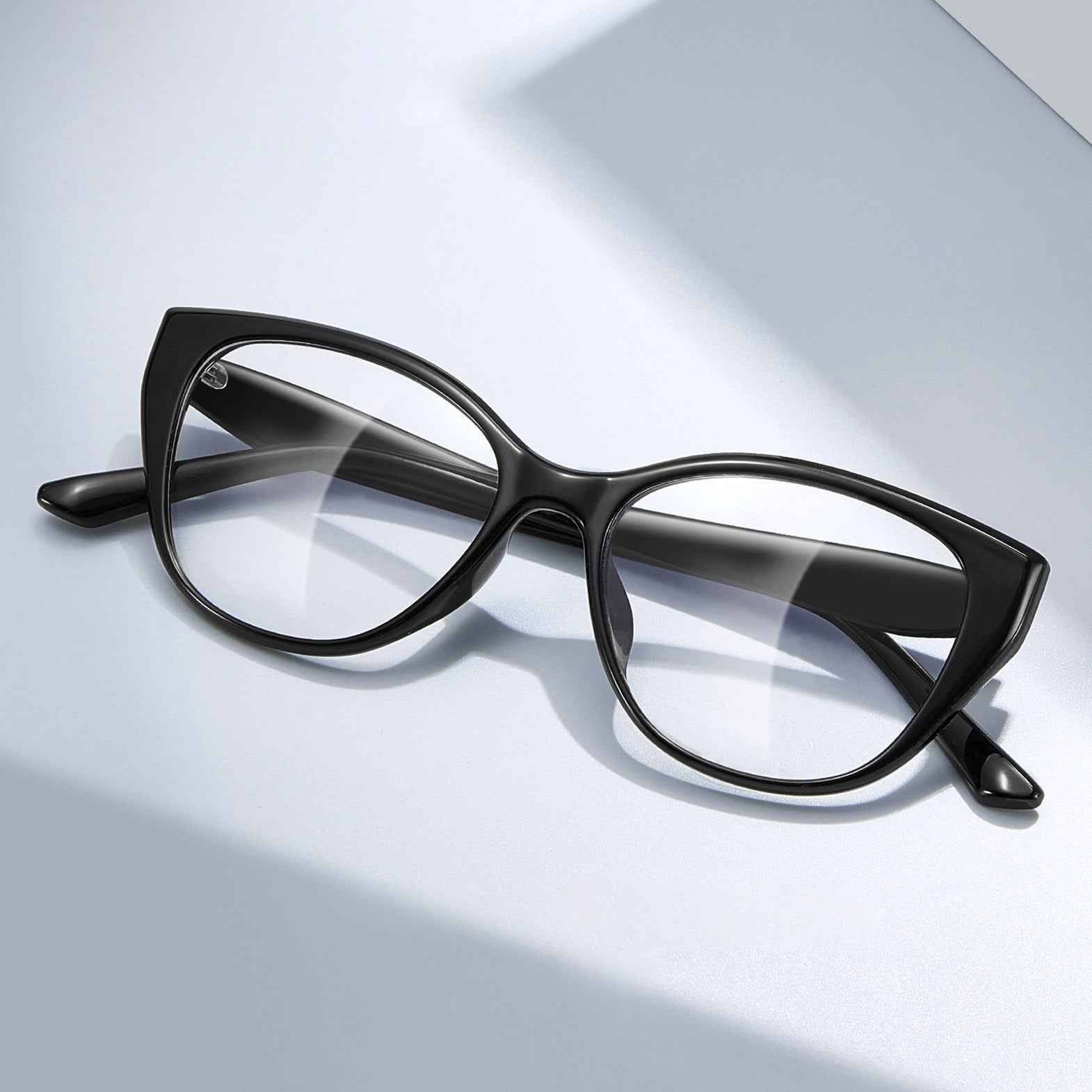 What material are lenses made of? – Sllac