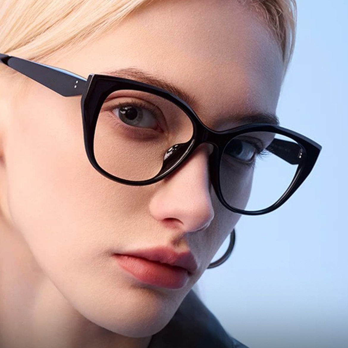 What material are lenses made of? – Sllac