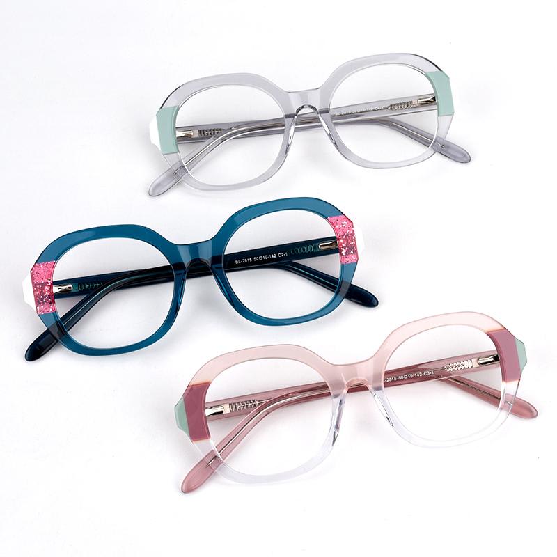 Story Square Eyeglasses In Translucent Sllac